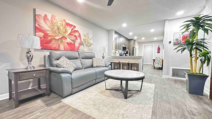 2 Bedroom Peaceful Modern Retreat - Riverdale, GA
