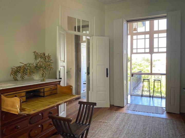 1920’s Apartment With Terrace. - Porto