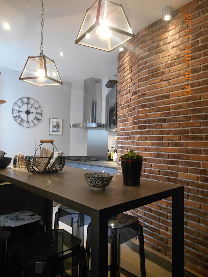Modern Flat Near Champs Elysées - ibis Paris Porte de Clichy Centre