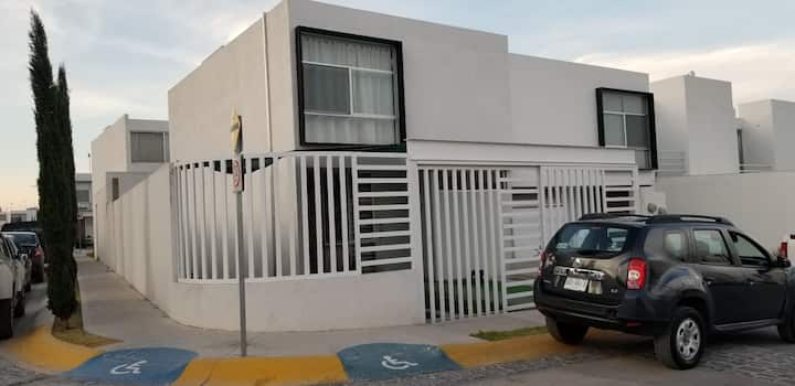 Casa Nueva, Moderna, Segura Y Super Bien Ubicada. - Aguascalientes