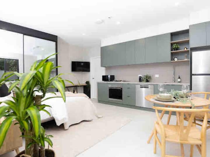 V Bondi Coastal Elegance In Prime Location! - Bondi Beach