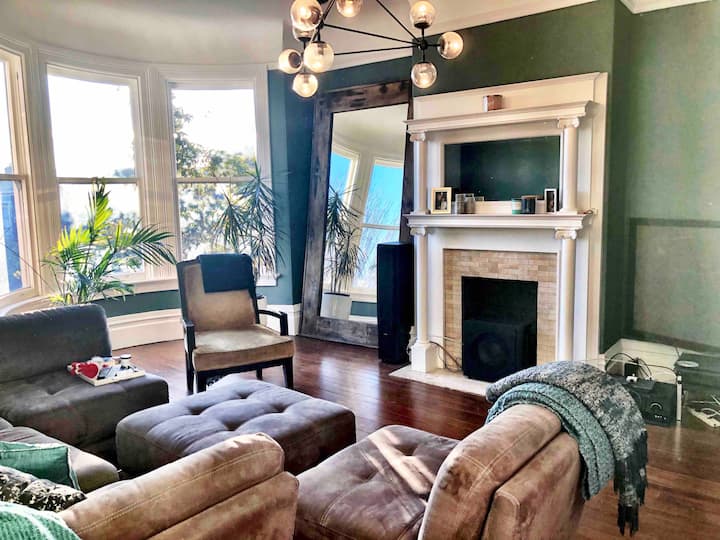 Duboce Triangle Gracious Victorian Flat - San Francisco, CA