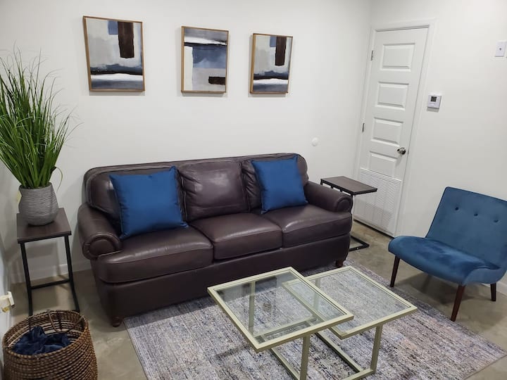 Modern 1 Bedroom Studio - Gated Community - Brownsville, TX