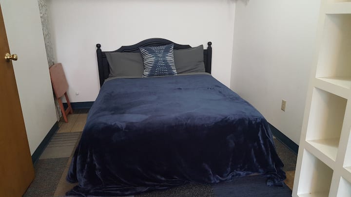 Your Private Room With 5 Beds Easy In And Out - Tacoma, WA