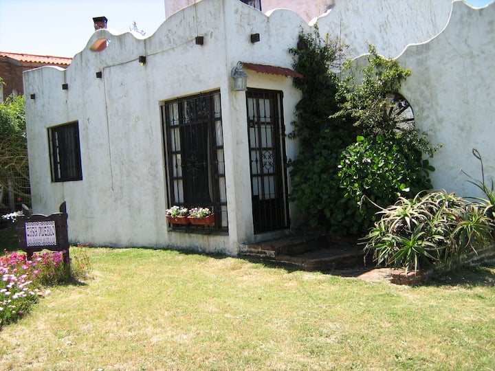 Casa Muy Comoda, Con Hermoso Fondo En Aguas Dulces - Aguas Dulces