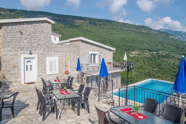 3 Apartments, Palmagora, Sleeps 12, Sea Views - Kotor