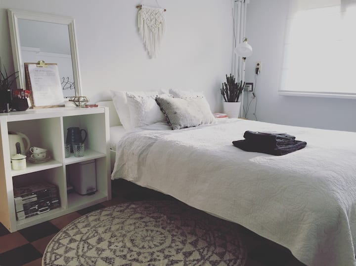 Bruges: Bright Private Room & Luxe Bathroom! - Bruges