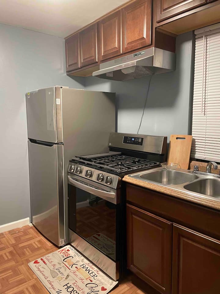 A Beautiful Midsize Room In The Bronx