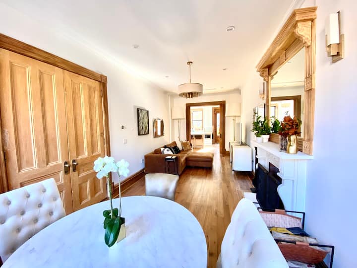 Gym-equipped Bklyn Triplex Brownstone Garden Oasis - New York, NY