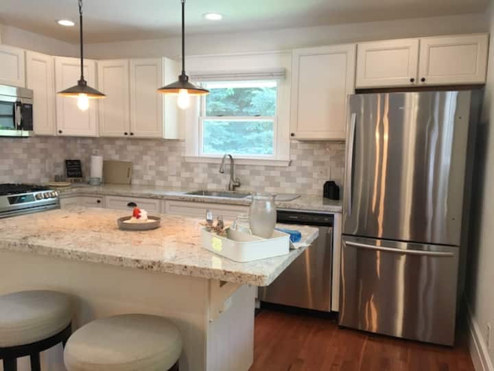 2bd/2ba Bungalow In Southside Park With Parking - Sacramento, CA