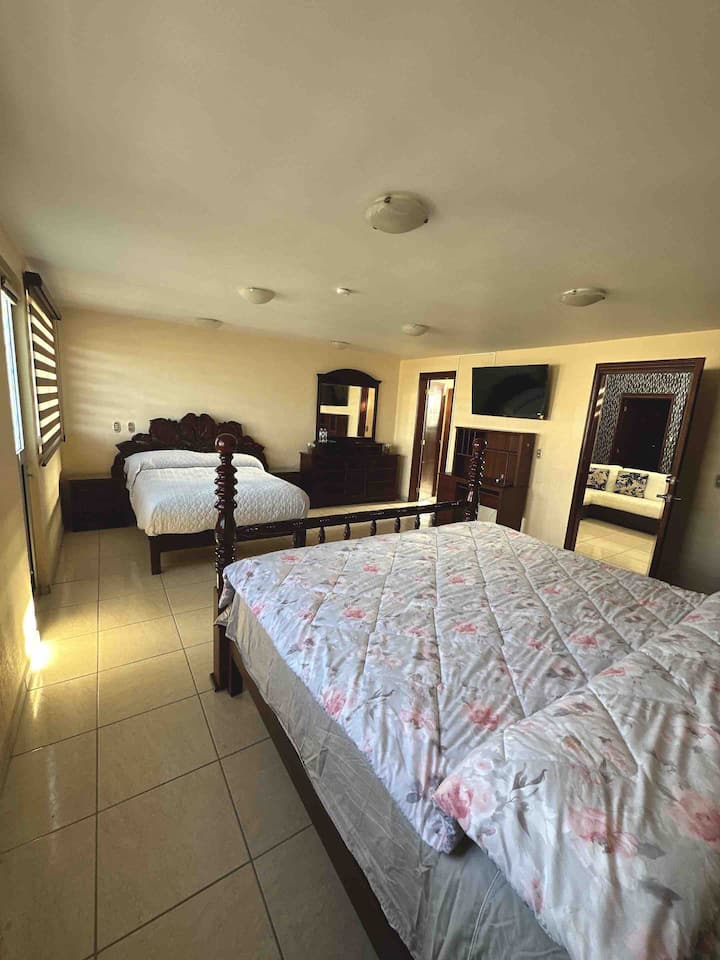 Hermosa Residencia Frente A La Alberca Olímpica - Aguascalientes