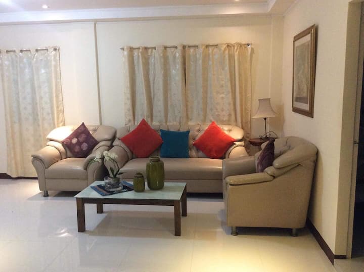 An Exceptionally Well Appointed  House, - Alaminos