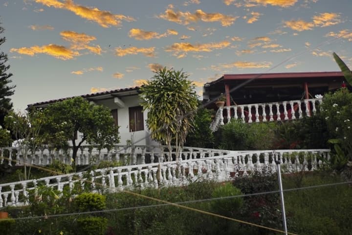 Finca De Recreo, Cerca A La Hacienda El Paraiso - Palmira