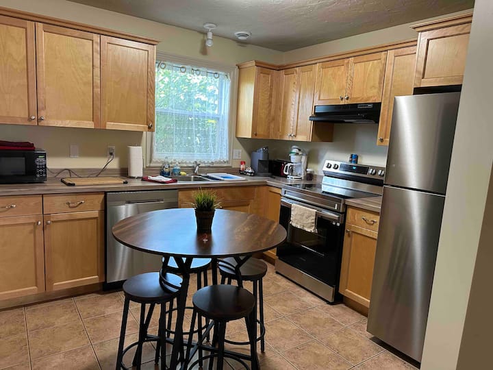 Lovely 4 Bed 2 Bath Unit In Moncton - Moncton