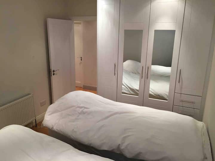 Room For 2 Friends In Donnybrook - Dublin