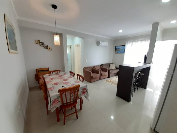 239, Apartamento 2 Dormitórios Totalmente Climatizado - Porto Belo