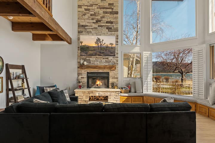 Labor Day Lakefront Cabin W Private Dock & Hot Tub - Big Bear Lake, CA