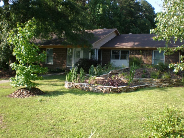 Near Coliseum, Aquatic Center & Hp Furn. Market ! - Greensboro, NC