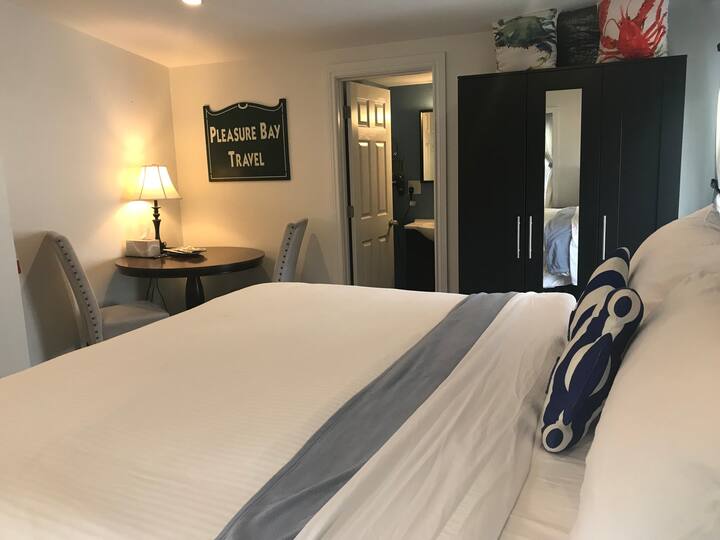 Two By Sea Suite King Bed/twin Bed Pvt Bath Entry - Boston, MA