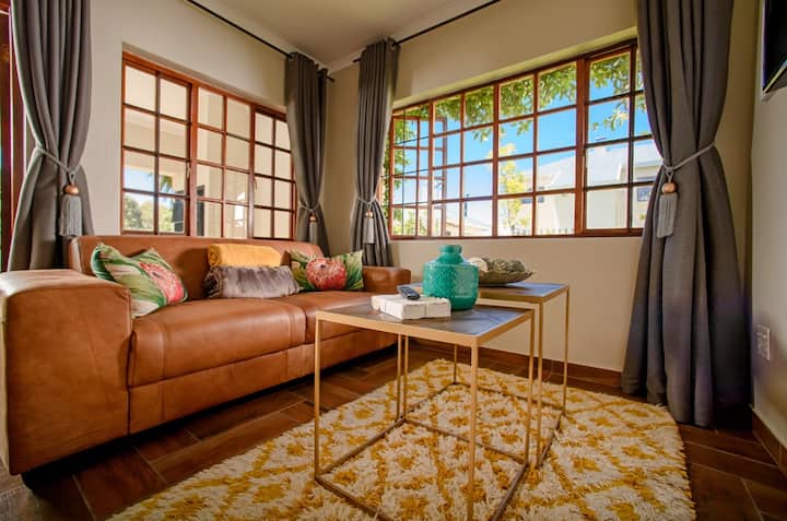 Cozy Cottage With All The Luxury's, Very Central - Dullstroom