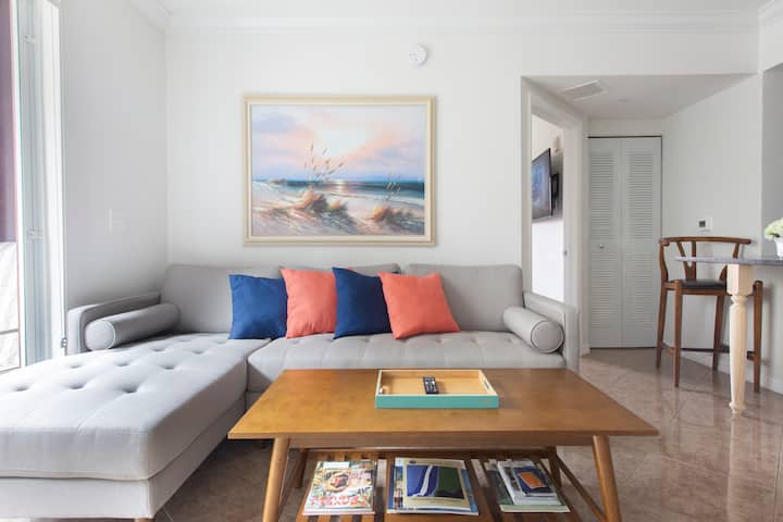 "Bright Modern Condo'' West Palm Beach! - West Palm Beach, FL