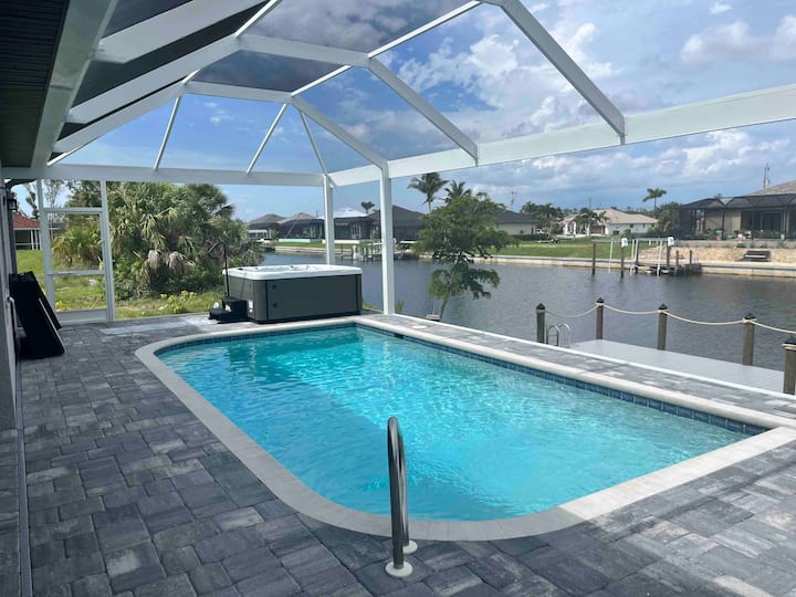 Cape Cozy !  Pool,spa, Sleeps 10, Outdoor Kitchen - Burnt Store Marina
