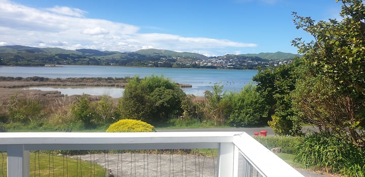 Guest House On Waterfront. Sleeps 4 - Porirua