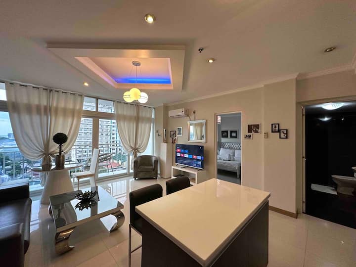 Stylish Apt  W/pools, Gym, Fast Wifi & Netflix G10 - Angeles