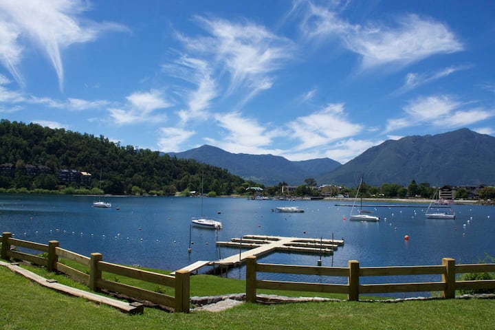 House In Aiwinco Condo W/ Private Beach And Marina - Pucon