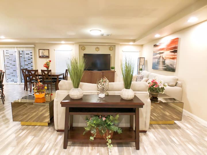Lucky Nest • Stylish 4br Near The Strip - 라스베이거스 스트립