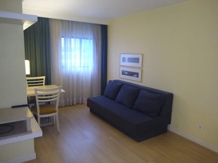 Flat Central, Prédio Com Piscina, Apto. 560 - Curitiba