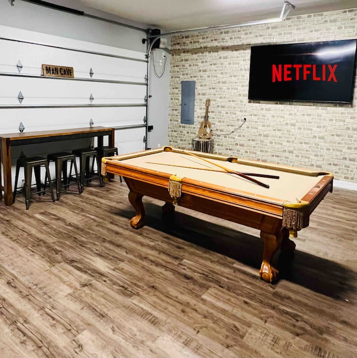 Getaway Near Downtown | Chef’s Kitchen, Hot Tub - Grapevine, TX