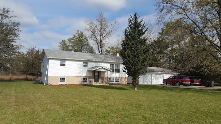 The Country Life!   Spacious House. - Markham, IL
