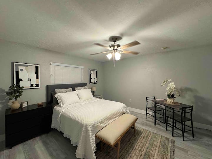 Private Entrance To A Cozy Master Bedroom - Estero, FL