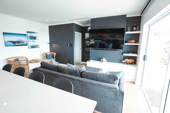 2 Br/2 Bath Penthouse With 5* Finishes & Sea Views - eMdloti