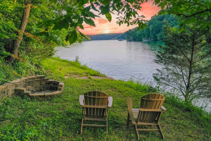 Private Lakefront Log Cabin  W/dock & Hot Tub - Lynchburg, TN