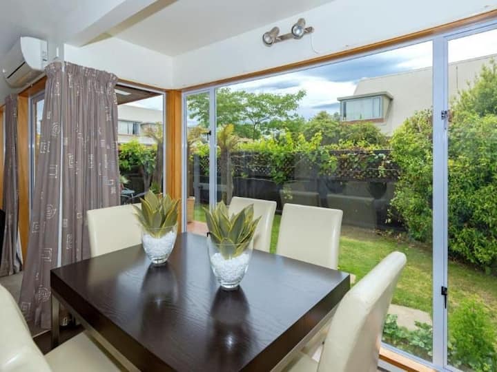 Clean Modern House In Riccarton - Christchurch