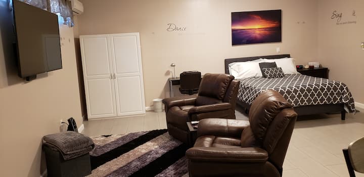 Private Studio With Own Entrance (Stand-alone)! - 비스타