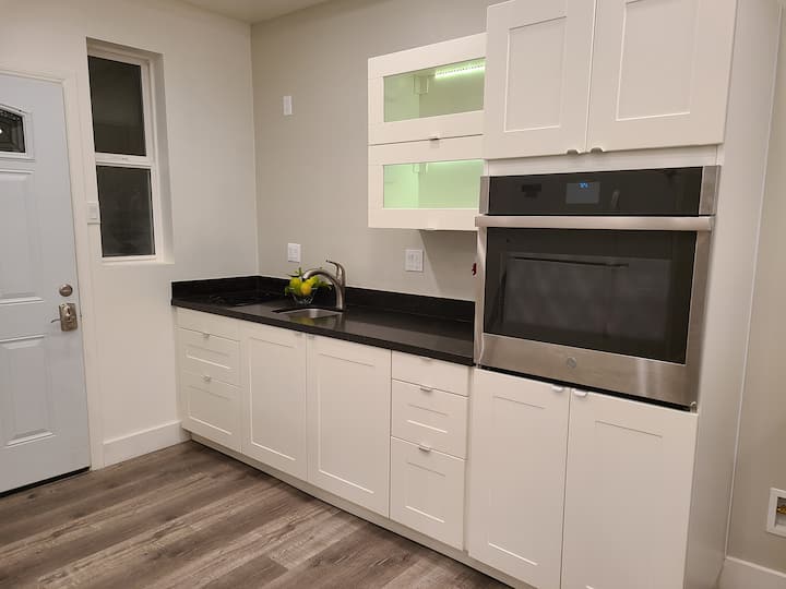 Brand New, Private House And Parking .1 Bedroom - Los Angeles, CA