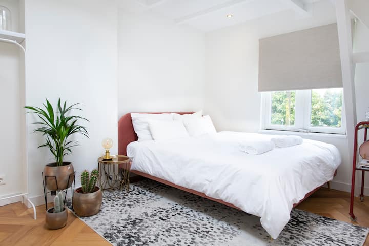 Popular 2 Bedroom Accommodation On Great Location - Amsterdam