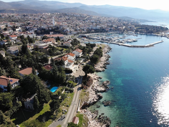 Novi Escape 1 | 4 Star Beachfront With Balcony - Novi Vinodolski