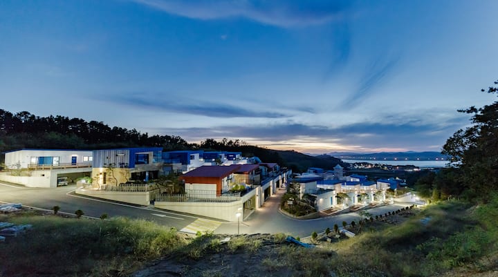 [오블라디_단체룸] 서울 근교 럭셔리 풀빌라 #독채  #바베큐 #개별월풀 #개별온수풀 - Paju-si