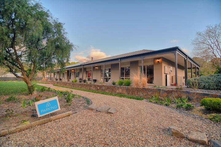 Craigievar - 2 Beds - Perfect Wedding Stay - Moss Vale