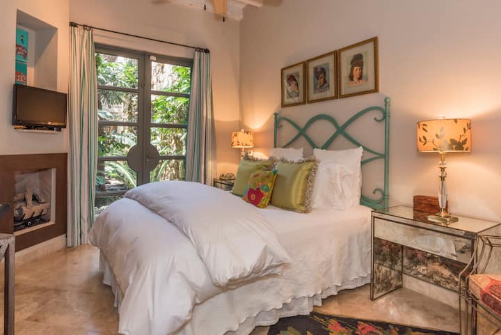Luxury + Elegance In Centro – Steps To It All! - San Miguel de Allende