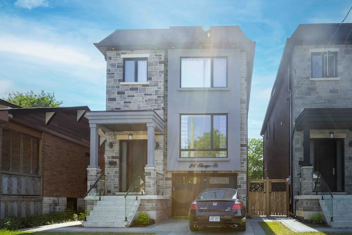 Beautifully Bright New Home - Toronto, ON
