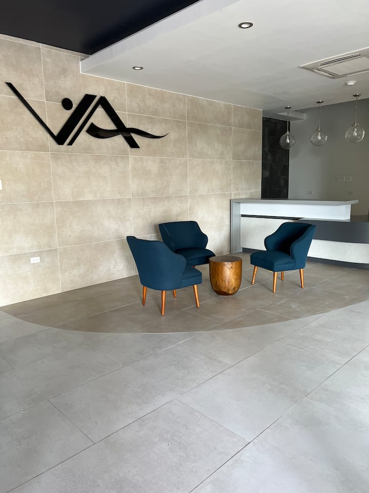 Premier Condo @Via W/rooftop Pools & Amazing Views - Kingston