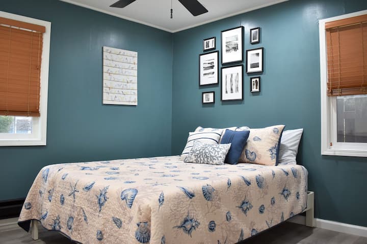 Modern Suite Three Blocks From The Pacific Ocean - Seaside, OR