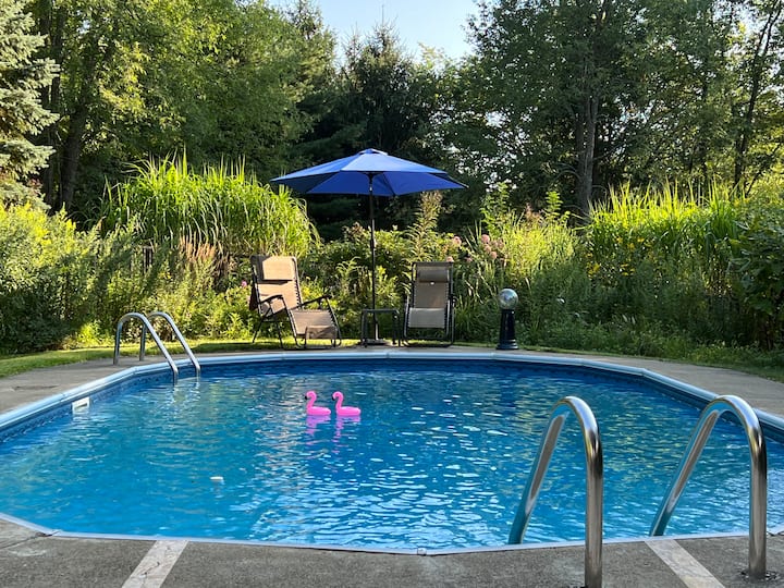 Spacious & Relaxing 4br W Deck Pool/outdoor Shwr - Ghent, NY