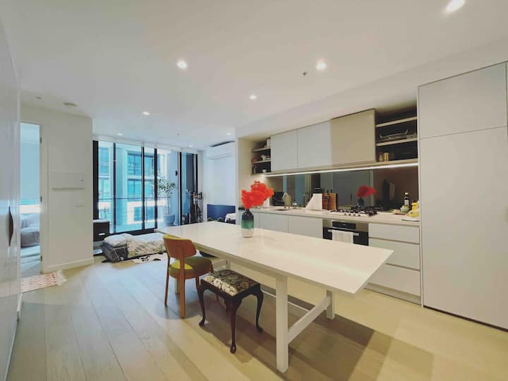 A Vintage Room In The Modern Apartment - Melbourne
