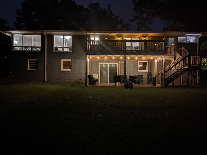 Shallow Water Mid-century Lakeside (Sleeps 10) - Scottsboro, AL